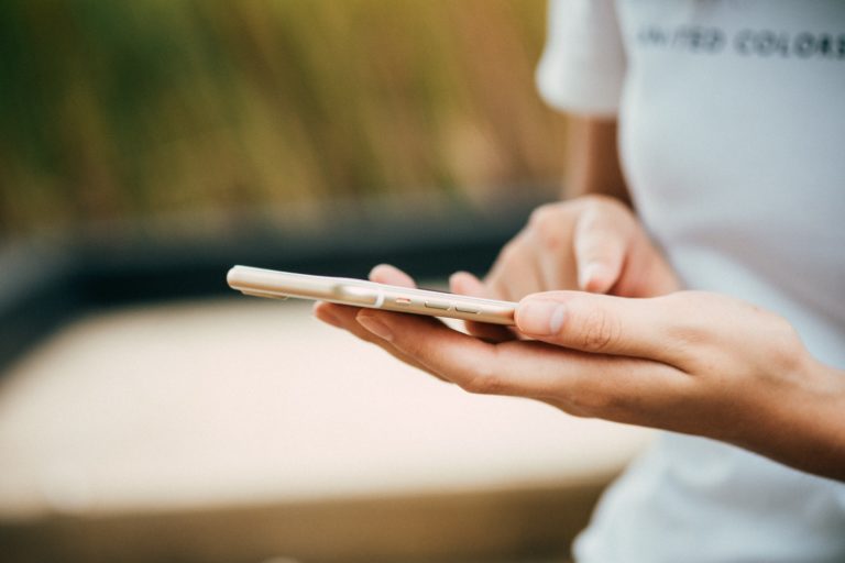 Stay Mindful by Using a Smartphone Purposefully : Tranquil Trekker